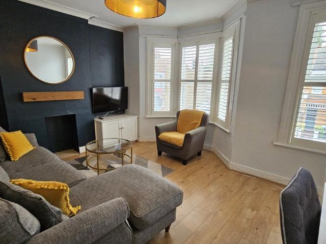 Adelaide Road, West Ealing W13, 1 bed flat to rent, £1,650 pcm | PrimeLocation