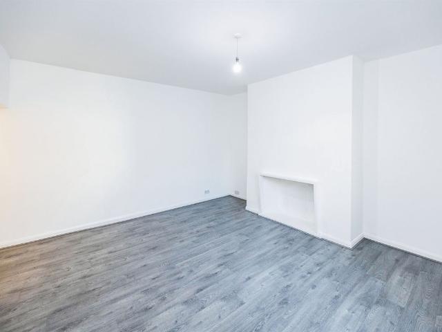 Adelaide Street, Halifax HX1, 2 bed property to rent, £650 pcm | PrimeLocation