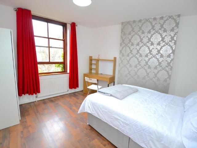 Adelina Grove, London, Greater London E1, Room to rent, £823 pcm | PrimeLocation