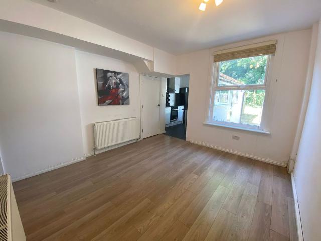 Adelphi Road, Epsom KT17, 1 bed flat to rent, £1,450 pcm | PrimeLocation
