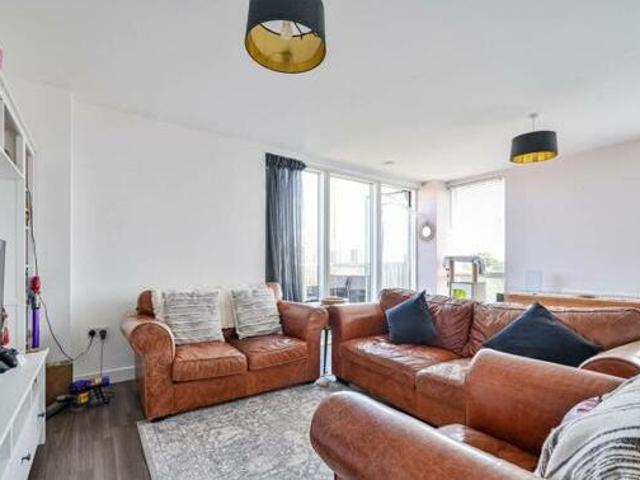 Adenmore Road, Catford, 2 Bedroom Flat