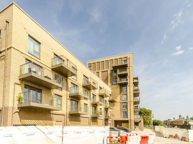 Adenmore Road, Catford, London SE6, 2 bed flat to rent, £2,000 pcm | PrimeLocation