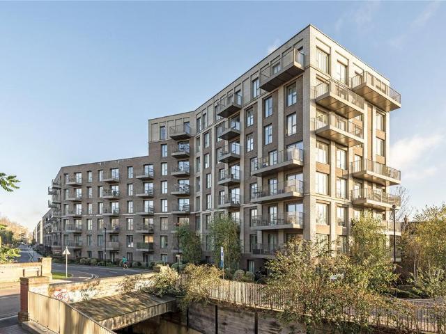 Adenmore Road, London, SE6 1 bed apartment to rent £1,600 pcm £369 pw