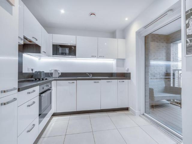 Adenmore Road, London SE6 1 bed flat to rent £2,050 pcm £473 pw