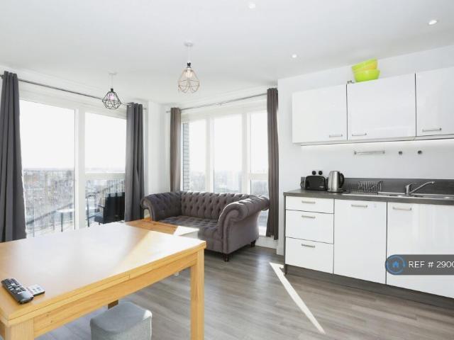 Adenmore Road, London, SE6 2 bed flat to rent £2,300 pcm £531 pw