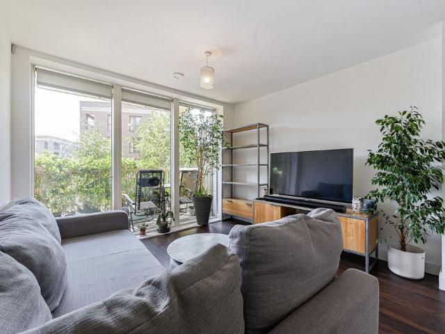 Adenmore Road, SE6, Catford, London, SE6 1 bed flat to rent £1,850 pcm £427 pw