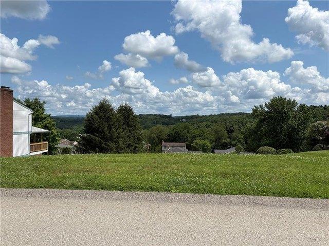 Adrian Dr, Greensburg, PA 15601