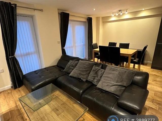 Adrian House, London, E15 2 bed flat to rent £2,400 pcm £554 pw