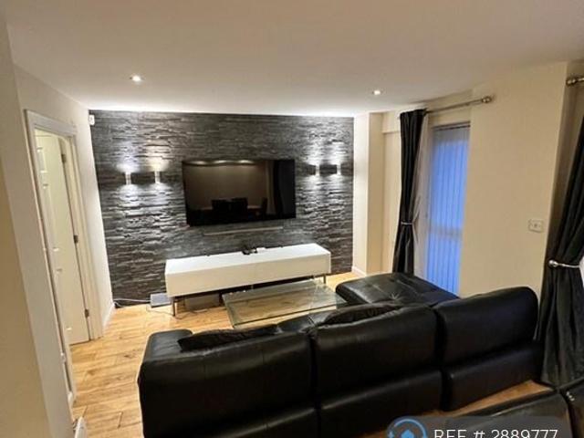 Adrian House, London, E15 2 bed flat to rent £2,400 pcm £554 pw
