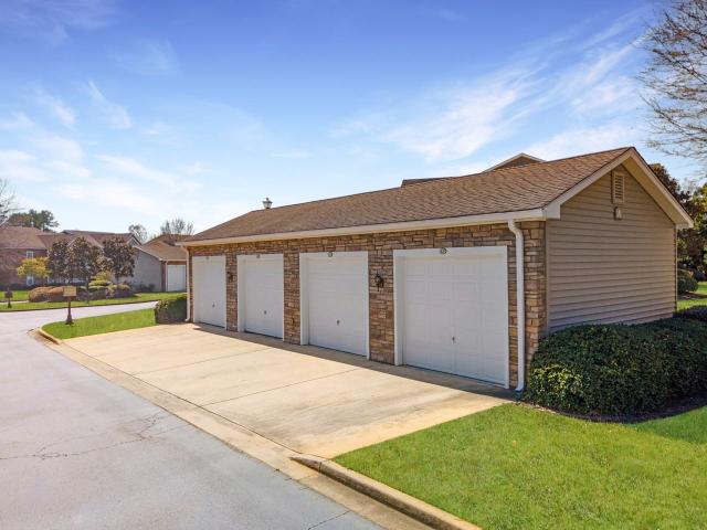 Adrian on Riverside 1 Bedroom Apartment for Rent at 5243 Riverside Drive, Macon, GA 31210