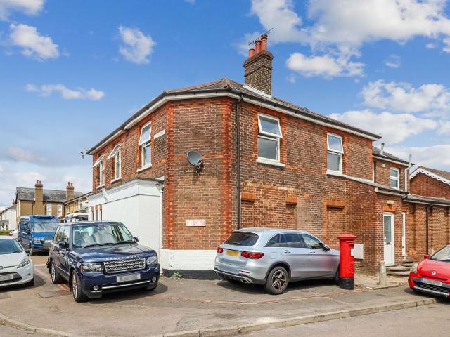 Adrian Road, Abbots Langley WD5, 1 bed flat to rent, £1,400 pcm | PrimeLocation