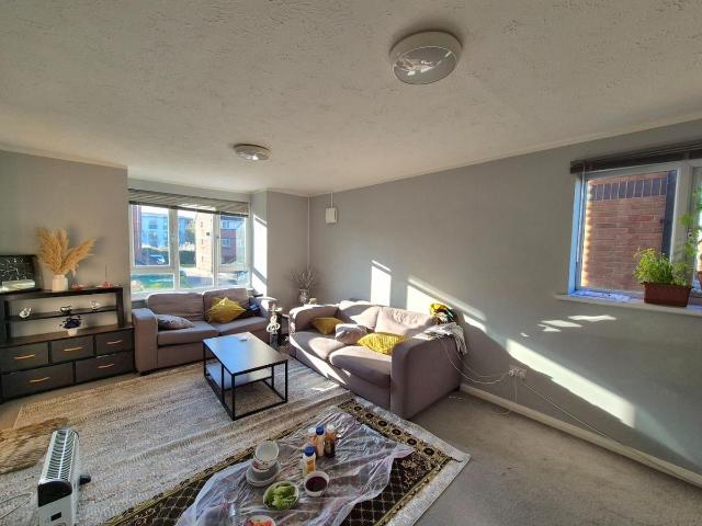 Adrienne Avenue, Southall UB1, 2 bed flat to rent, £1,575 pcm | PrimeLocation