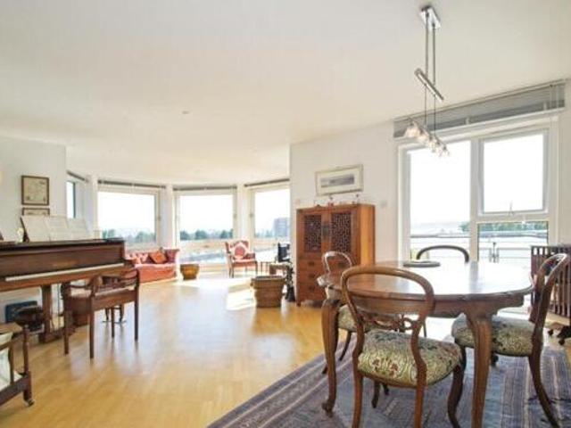 Adventurers Quay, Cardiff, 3 Bedroom Flat
