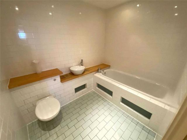 Advent 1, 2 Isaac Way, Manchester City Centre, M4 7EB