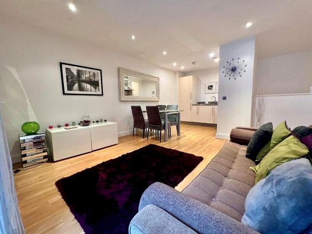 Advent Mews, Manchester M4, 2 bed property to rent, £1,450 pcm | PrimeLocation