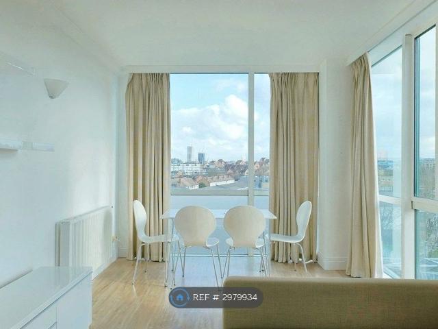 Aegon House, London E14, 1 bed flat to rent, £1,850 pcm | PrimeLocation