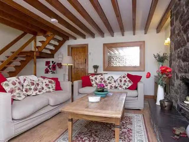 Aelwyd Isaf Cottages