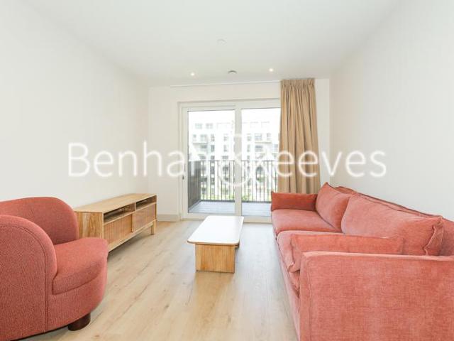 Aerodrome Road, Draper House NW9 2 bed apartment to rent £2,655 pcm £613 pw