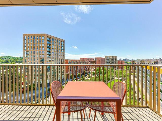 Aerodrome Road, London, NW9 2 bed apartment to rent £2,680 pcm £618 pw