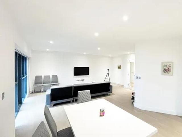 Aerodrome Road, London, NW9 5JE, United Kingdom | 3 bed apartment for rent #140227560 | Rentberry