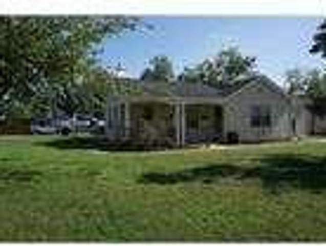 Aforable 3 Bed 1 Bath 1 Car Garage in the Wilshire Addition