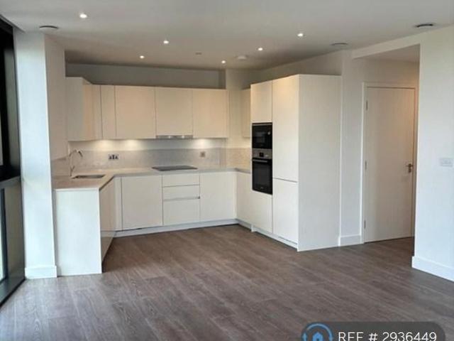 Affinity View, London, E16 2 bed flat to rent £2,800 pcm £646 pw