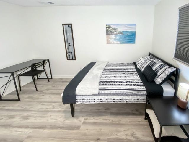 Affordable Modern Comfort! Minutes to Groceries