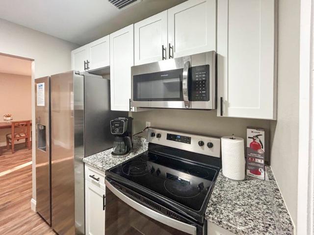 Affordable And Clean Furnished Room For Rent In Qu