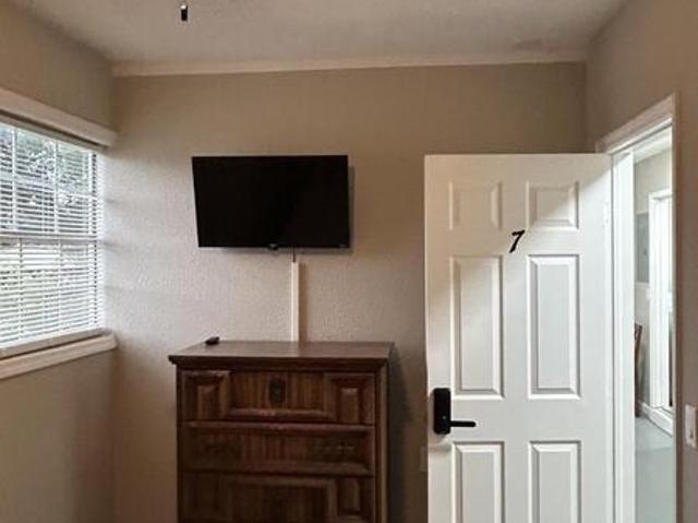 Affordable And Clean Furnished Room For Rent In Quiet Marion Oaks Home