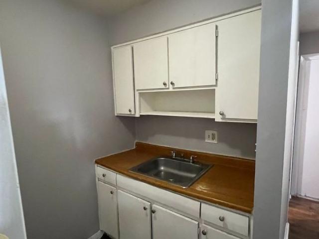 Affordable Apartment Living in Prime Cleveland Location! 2 Bedroom Apartment for Rent at 3265 E 143rd St, Cleveland, OH 44120 Mount Pleasant