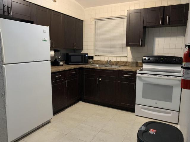 Affordable CoLiving in Fort Lauderdale! ️ Furni
