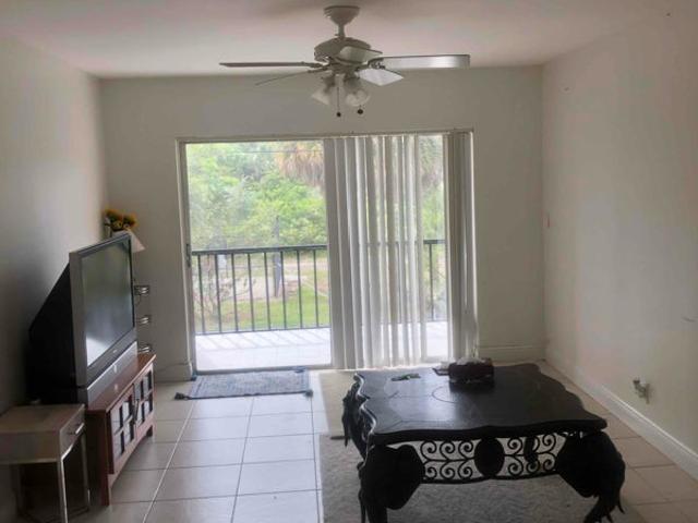 Affordable college student aparment near fau