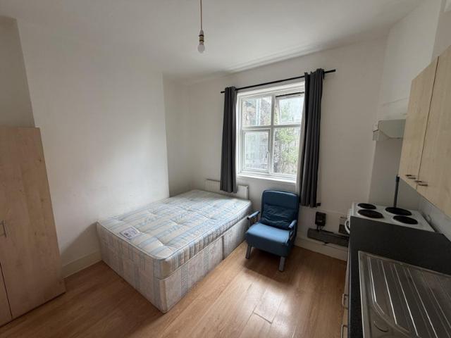 Affordable Fully Furnished Bedsit – Homerton