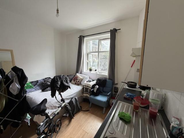 Affordable Fully Furnished Bedsit – Homerton