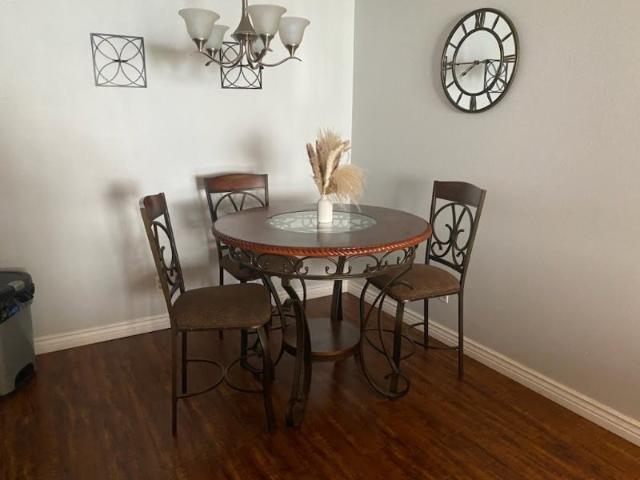 Affordable Furnished 1 Bedroom Condo Near Downtown