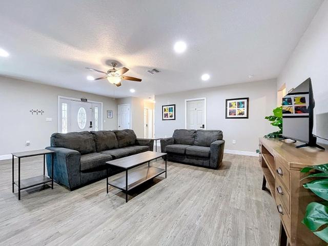 Affordable Furnished Room Near Lakeland Regional &