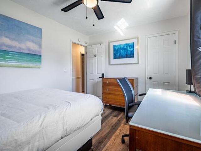 Affordable Furnished Rooms | High Speed Wi Fi | | Close to Transit, Groceries & More!