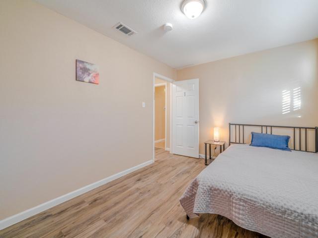 Affordable Heather Glen Rooms | Near Park | Comfortable Everyday Living