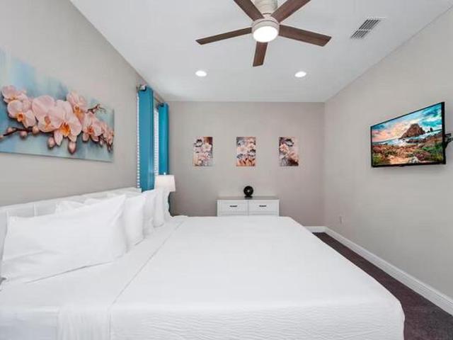 Affordable Luxury Pool Home Private Bed & Bath with TV and All Utilities Included | Easy Access to I4 & US 429 Safe Parking | Spacious Living Room with modern Kitchen