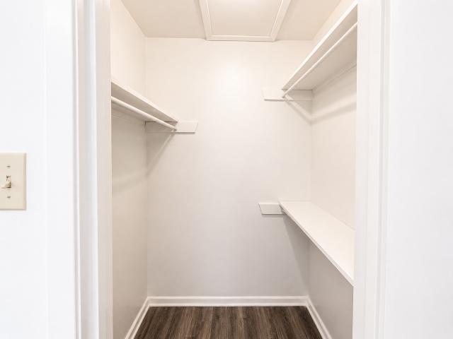 Affordable Living at Kings Square Apartments | $950 1 1 Bedroom Apartment for Rent at 2625 E Illinois Ave, Dallas, TX 75216 Cedar Crest Country Club Estates