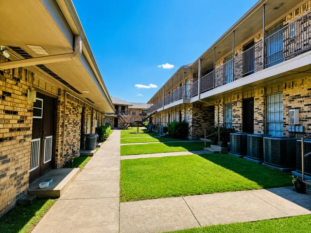 Affordable Living at Kings Square Apartments | $950 1 2 Bedroom Apartment for Rent at 2625 E Illinois Ave, Dallas, TX 75216 Cedar Crest Country Club Estates