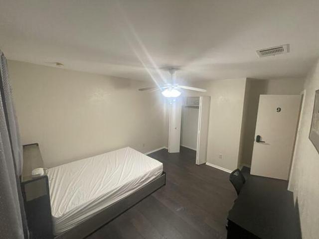Affordable living in Northeast Garland! Minutes from Firewheel and the GB Tollway
