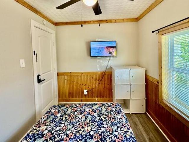 Affordable Pasadena Rooms | Near TX 225 & Sam Houston Tollway | Easy Commute