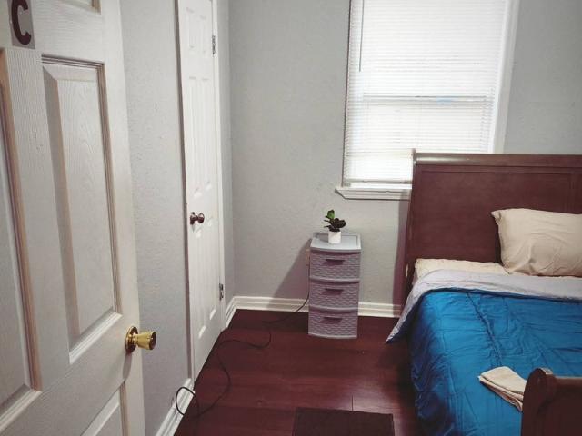 Affordable Private Room Available w/FREE Amenities