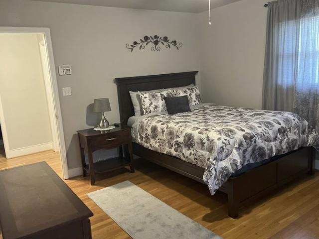Affordable Rooms Near Airport & Amazon