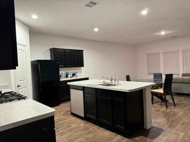 Affordable Rooms Near Shops & Major Highways – Kat