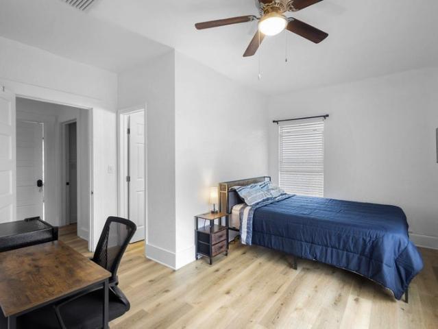 Affordable rooms for rent in a spacious Lakeland h