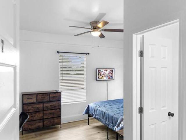Affordable rooms for rent in a spacious Lakeland home. Each room has its own private bathroom