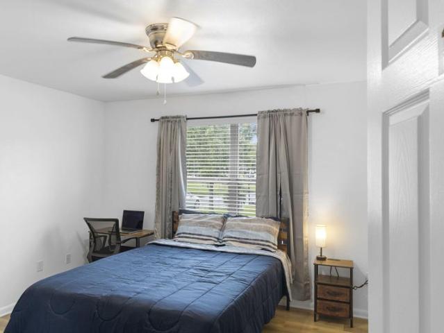 Affordable Rooms for Rent in Spacious Lakeland Ho