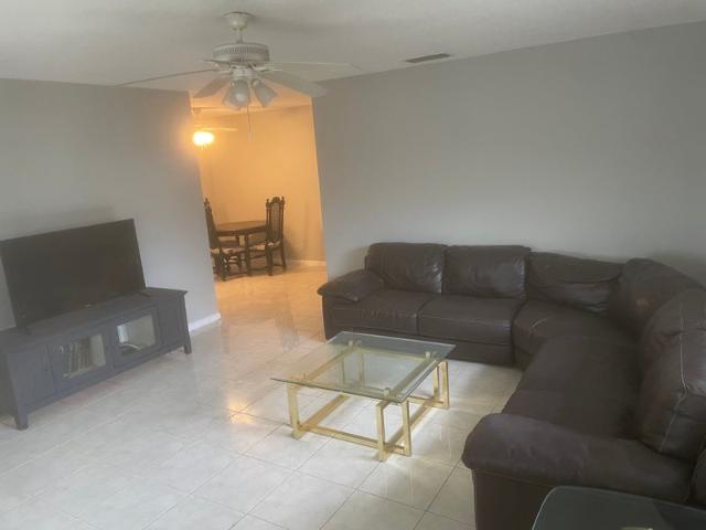 Affordable subletrooms for rent in east boca near